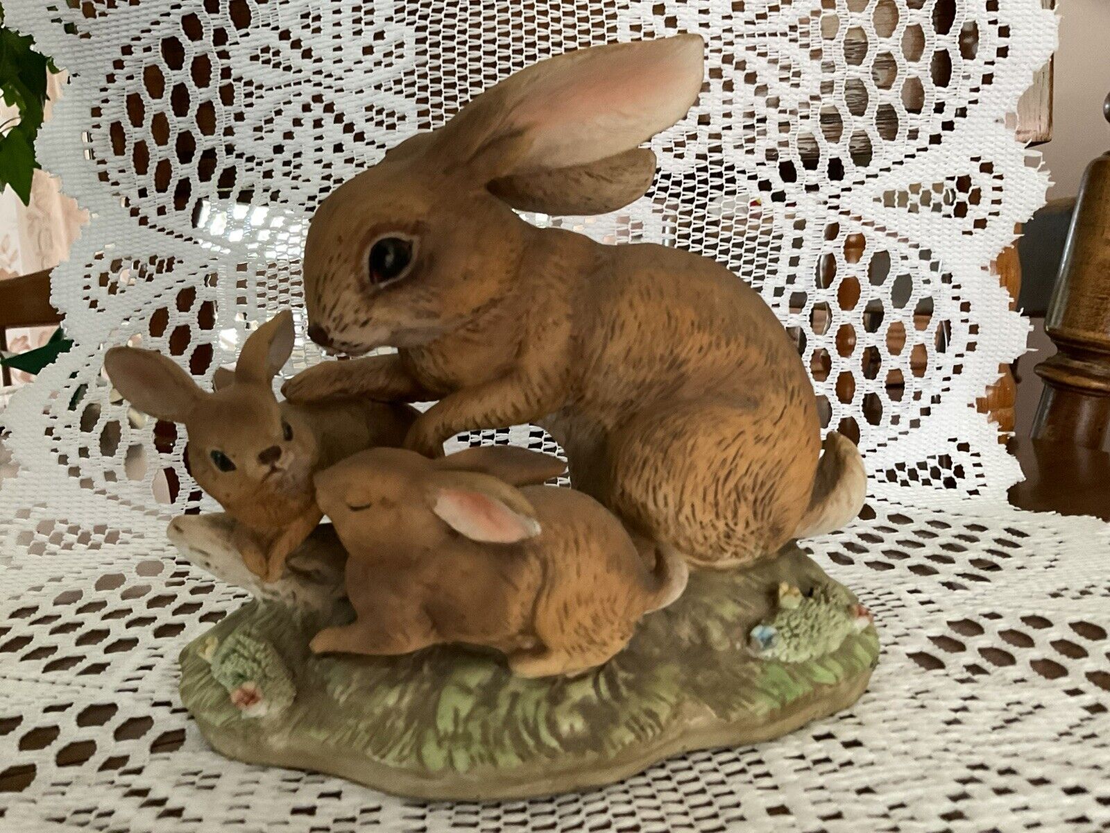 ENESCO- VINTAGE Momma Rabbit & her BABY RABBITS-FIGURINE-made In MEXICO ...