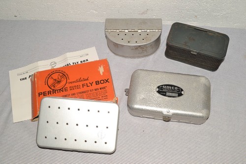 Vtg FISHING LOT: #97 PERRINE FLY TACKLE BOX +UMCO P-9 +Beltline Bait ...