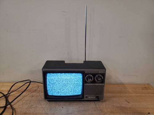 Vintage 1979 Hitachi Television TV I-61 | eBay