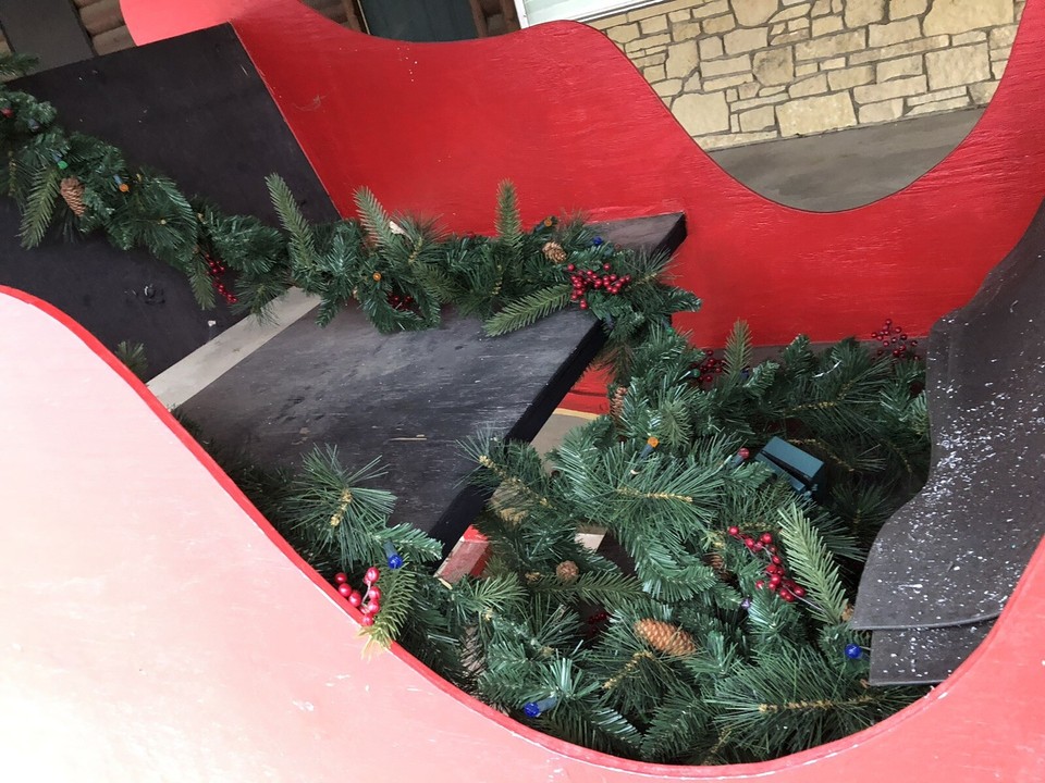 Full Size Santa Sleigh Over 7ft Long, 65 Inches High. Great Photo Opp ...