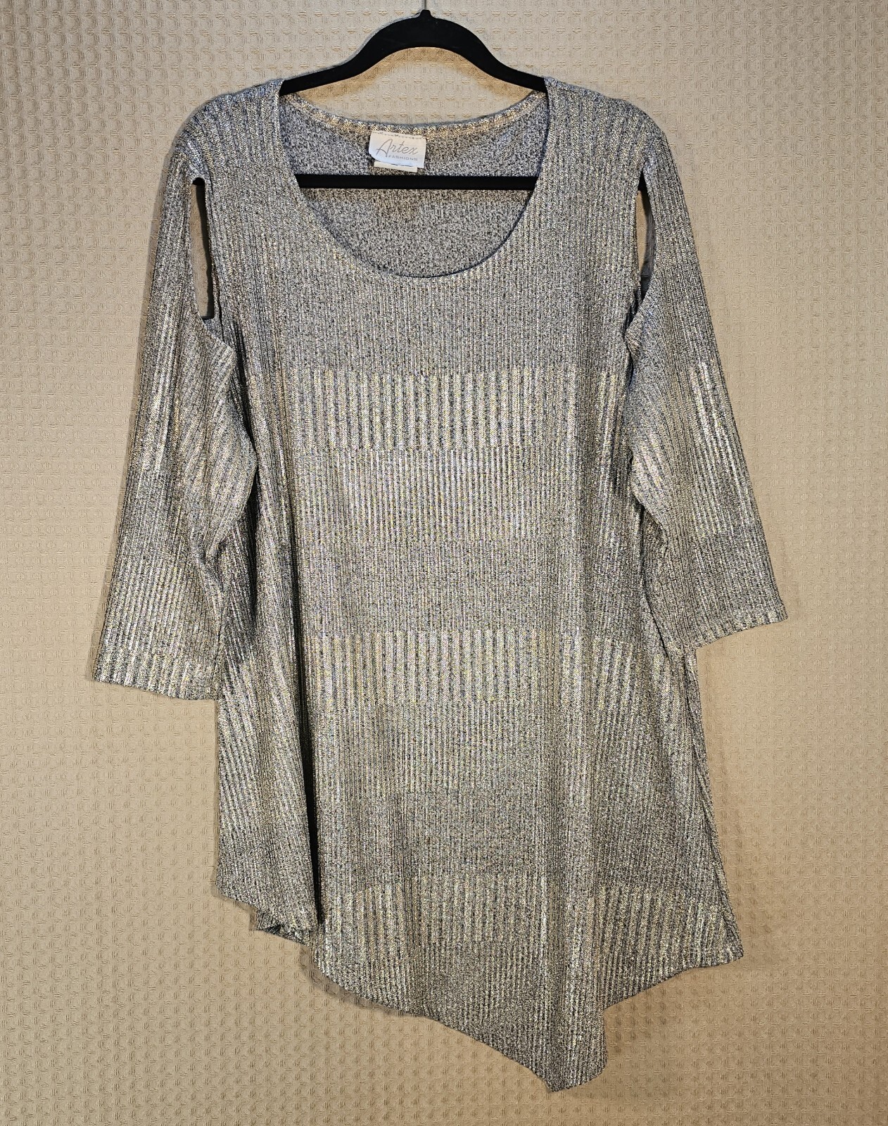 Artex Fashions Women's Size 1X Silver Metallic Cold Shoulder Tunic Top ...