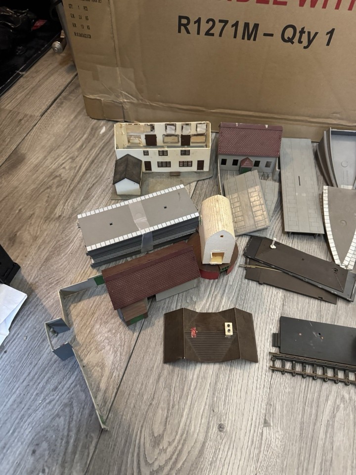 Hornby Unbranded Oo Gauge Platform & Building Joblot Spares Repairs ...