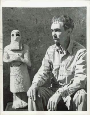 1952 Press Photo Archaeology professor Donald McCowan at Nippor, Iraq ...