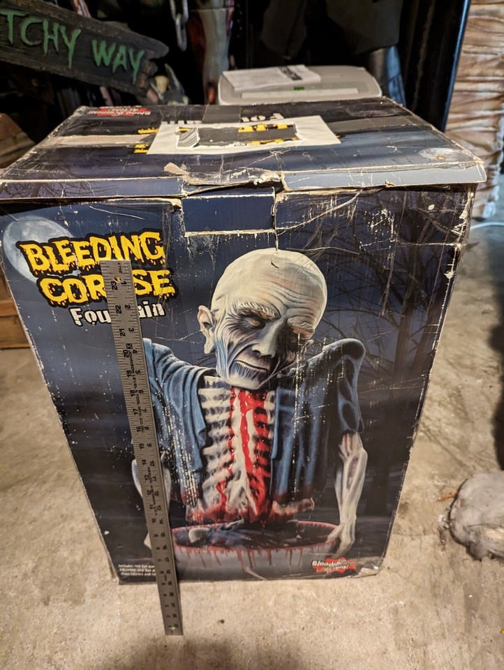 DAMAGED READ Spirit Halloween 2006 Bleeding Corpse Fountain Zombie ...