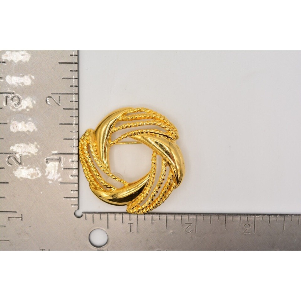 Vintage Round Pin Brooch Wreath Shiny Yellow Gold Tone Chunky Retro ...