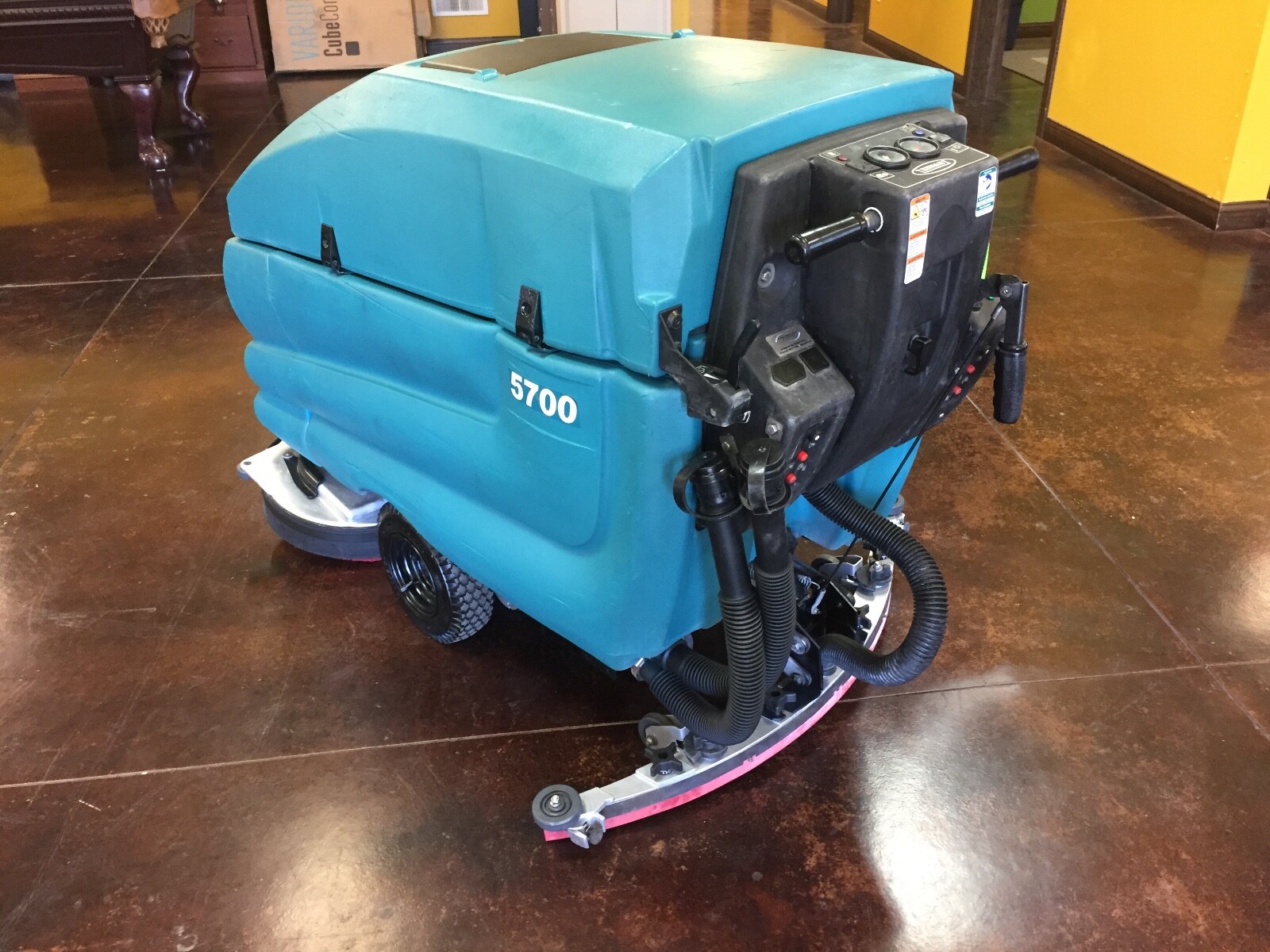 Tennant 5700 32" Disk Floor Scrubber | eBay