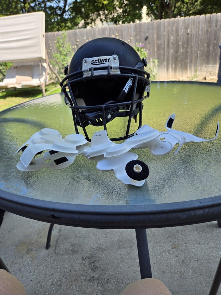 Schutt DNA Pro Plus Black Football Helmet Size Medium 2011 | eBay