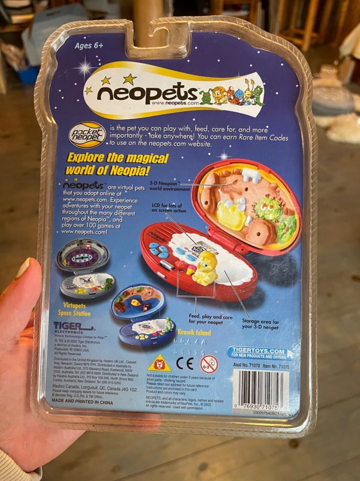 RARE BRAND NEW TRY ME TAG!Vintage 2002 Neopets Pocket Pet Tonu Handheld ...
