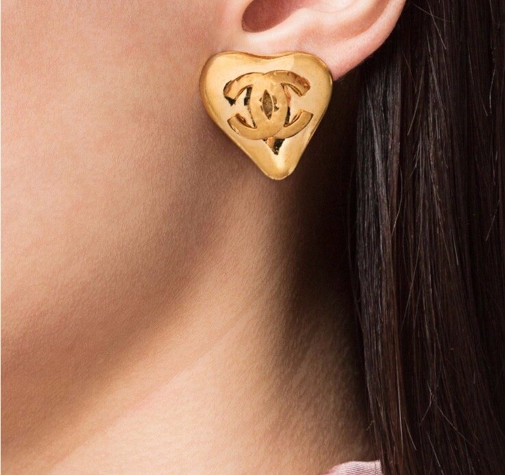 Chanel vintage 93P 24k gold plated heart clip on earrings Chanel vintage 93P 24k gold plated heart clip on earrings