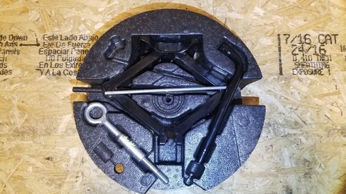 14 15 16 17 VOLVO S60 JACK TOOLS KIT W/ STORAGE BOX FOAM 31362446 OEM ...