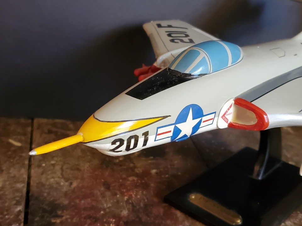 Grumman F9F-8 Cougar VF 43 Aircraft 1:32 Scale Executive Series Model ...