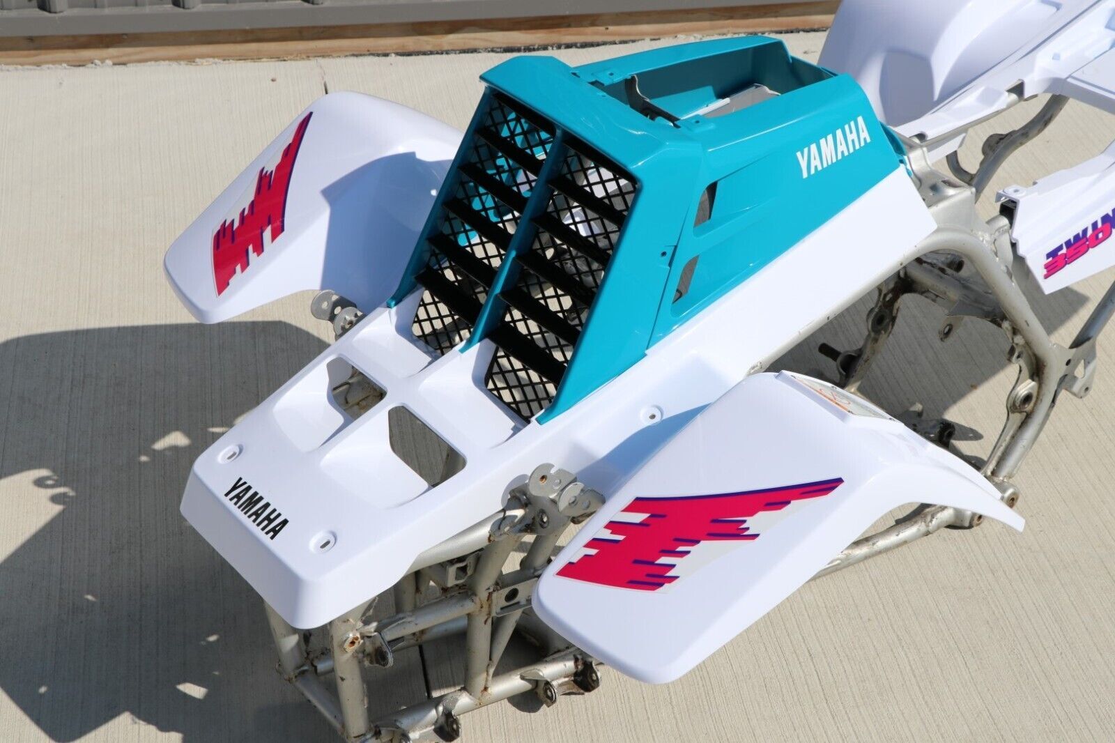 Yamaha Banshee Fenders + Gas Tank Plastic + Grill + Graphics White ...