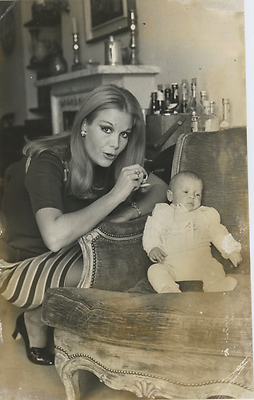 Susy andersen con la figlia veronica vintage silver print film drawing ...