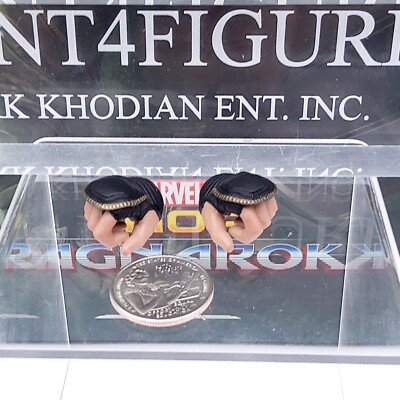 Hot Toys MMS472 Loki Ragnarok Avengers 1/6 action figure's 2 Holding ...