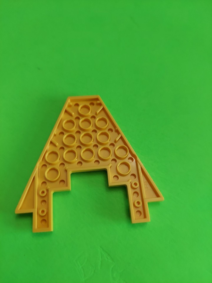 LEGO Pirates: Plate Corner 8 x 8 - Ref 6104 Yellow - Set 6289 6290 ...