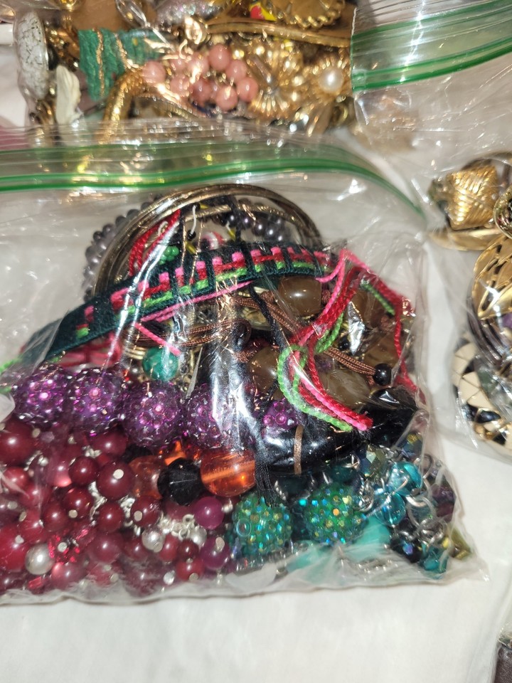 7.5lbs Vintage Costume Jewelry Assortment Necklaces Bracelets Earrings ...