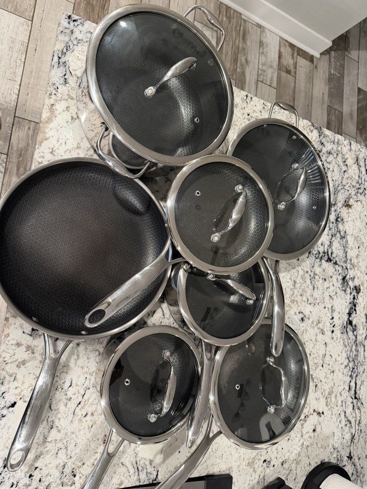 HexClad Hybrid Nonstick 16 Piece Cookware Set, 2, 3, and 8 Quart Pots w ...