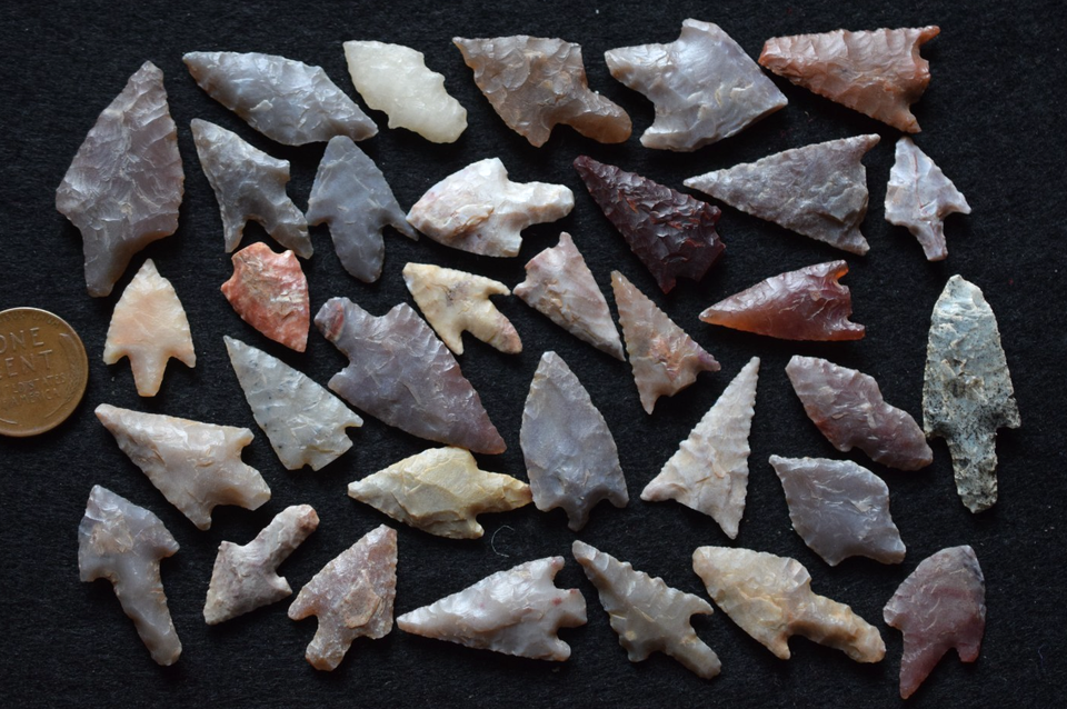 34 common, STEMMED Sahara Neolithic projectile points most with some ...