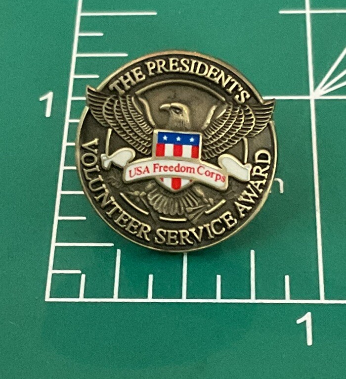 The Presidents Volunteer Service Award US Freedom Corps Pin | eBay