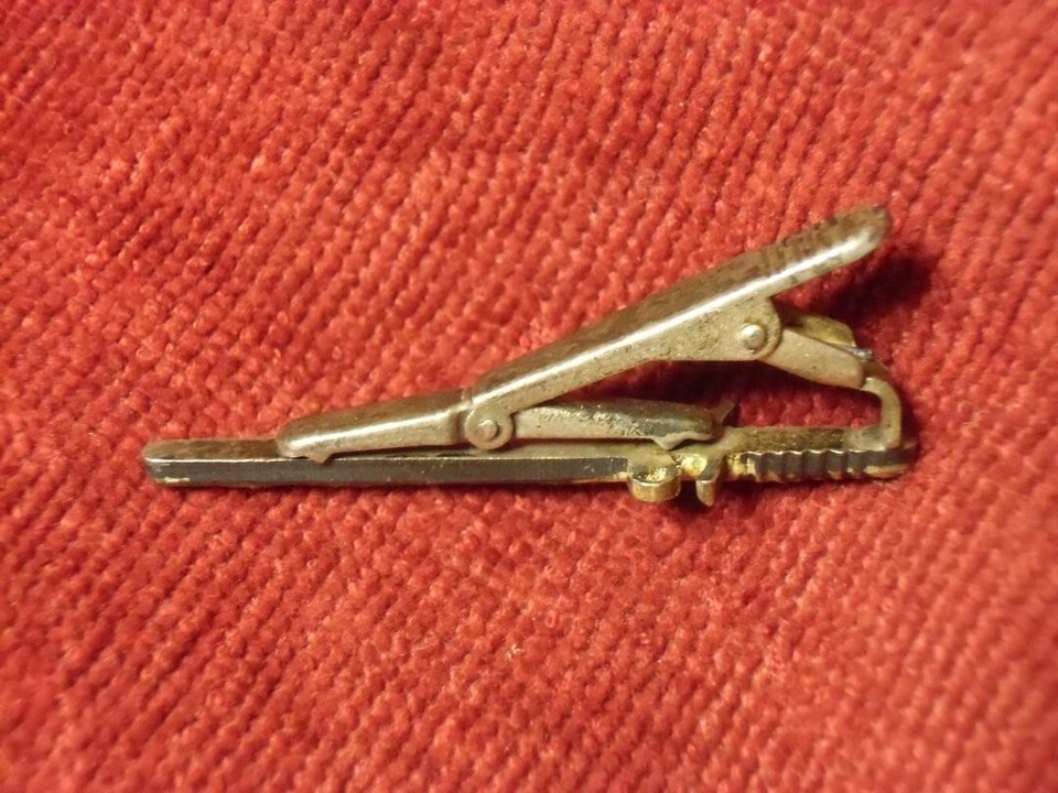 Japanese medal, Japanese Army badge, naval officer's dagger tie pin ...