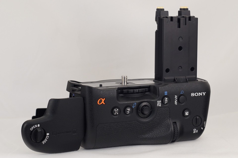 Sony a77ii Camera and VG-C77AM Vertical Grip 29715 Clicks | eBay
