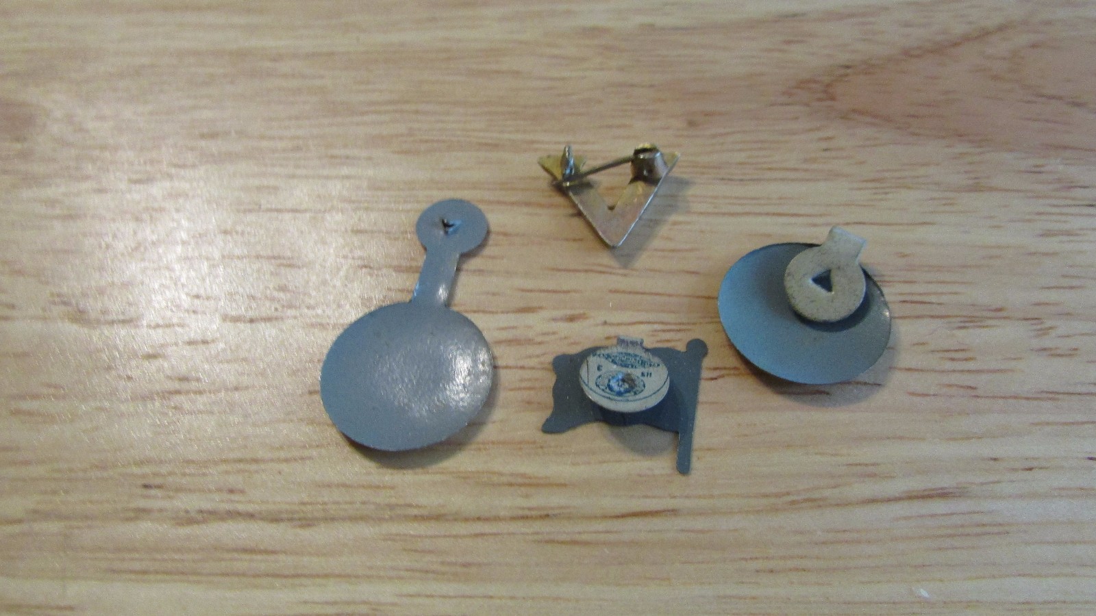 VINTAGE WORLD WAR 2 METAL PINS VICTORY, BLOOD DONATION FLAG PIN | eBay