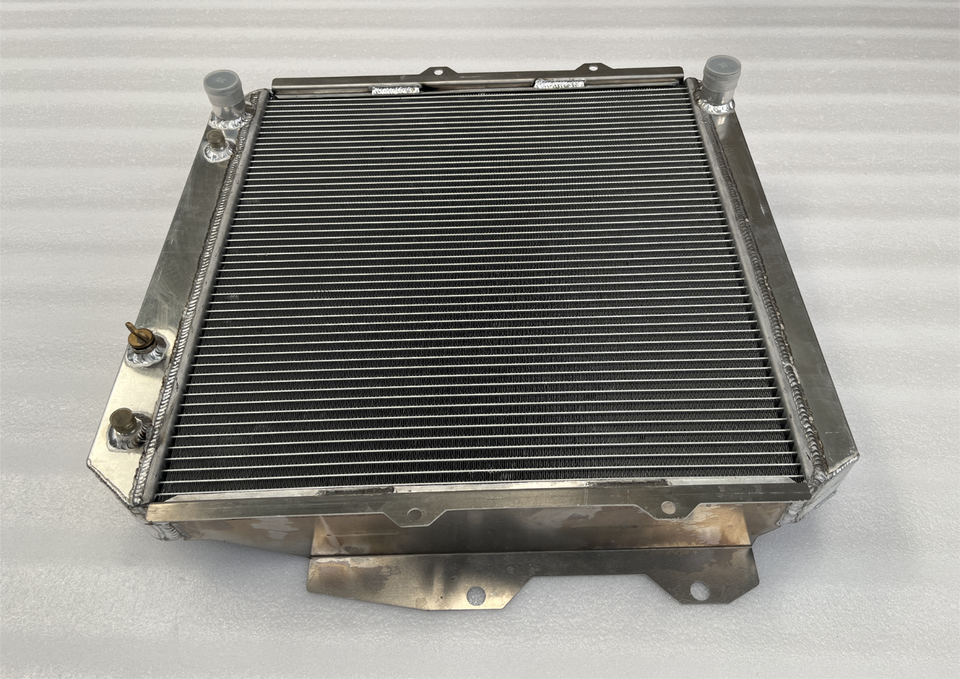 👍RADIATOR Fit Toyota Land Cruiser LJ70/71/73/77/78 2LTE 2.4TD A/T 1990 ...