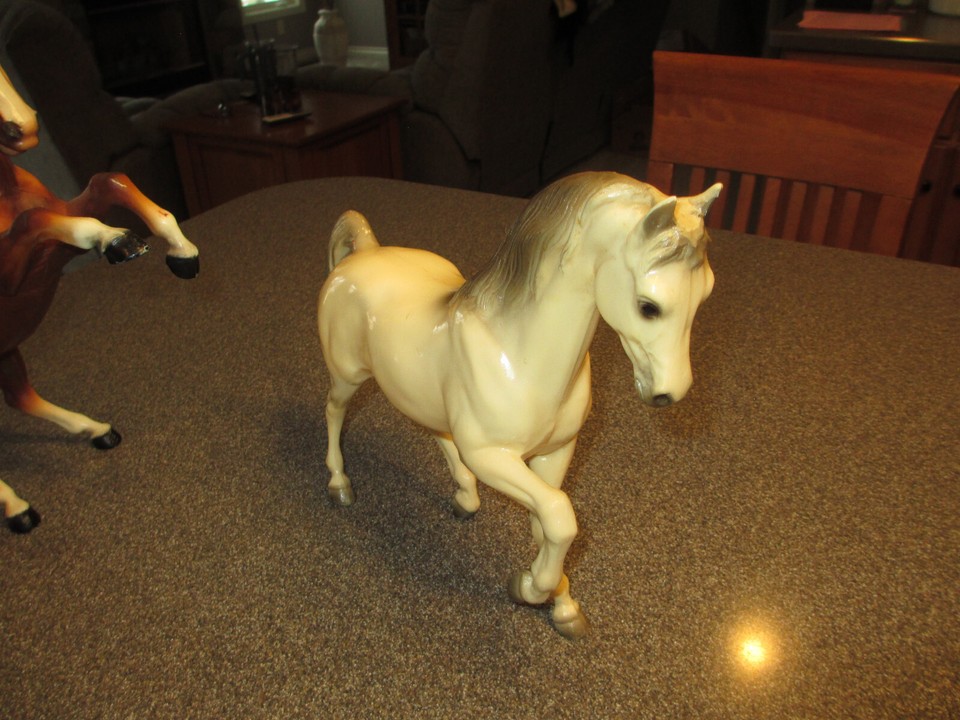 VINTAGE BREYER PROUD ARABIAN GLOSSY ALABASTER STALLION & FIGHTING HORSE ...