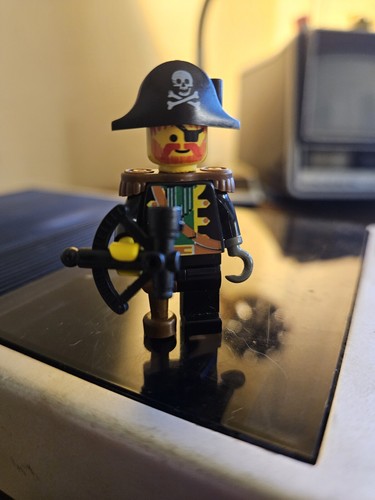 Lego Minifigure Captain Redbeard Pirate Vintage Classic 1990s Hat Hook ...