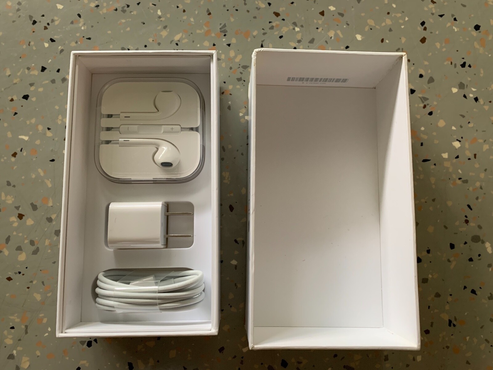 EMPTY iPhone Box with Genuine Apple Accessories -USB adapter, Lightning ...