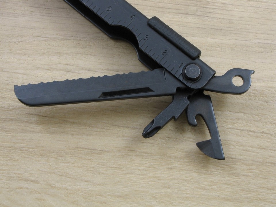 Gerber MP600 Basic Multi-Tool, Needlenose Pliers, Knife, Black Oxide - Excellent | eBay