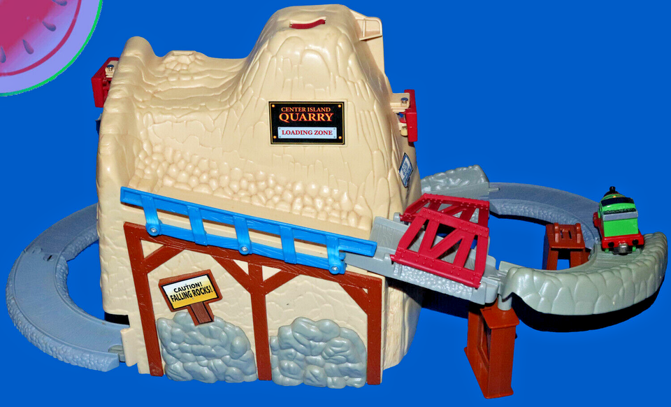 Playset THOMAS & FRIENDS Take N Play Along ROUNDHOUSE and QUARRY 10 ...
