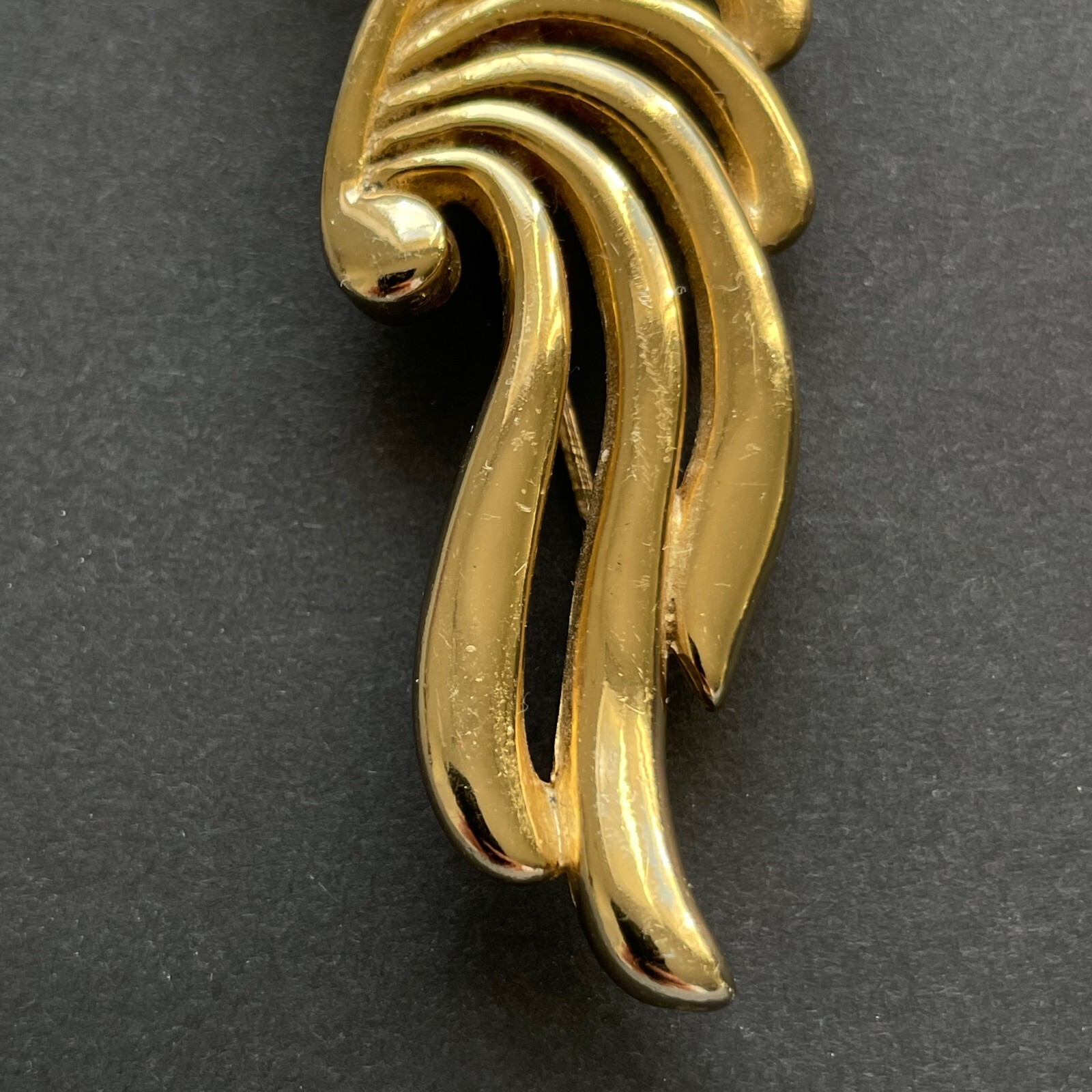 Vintage Monet Pin Brooch Art Deco Ribbon Bow Wave Fea… - Gem