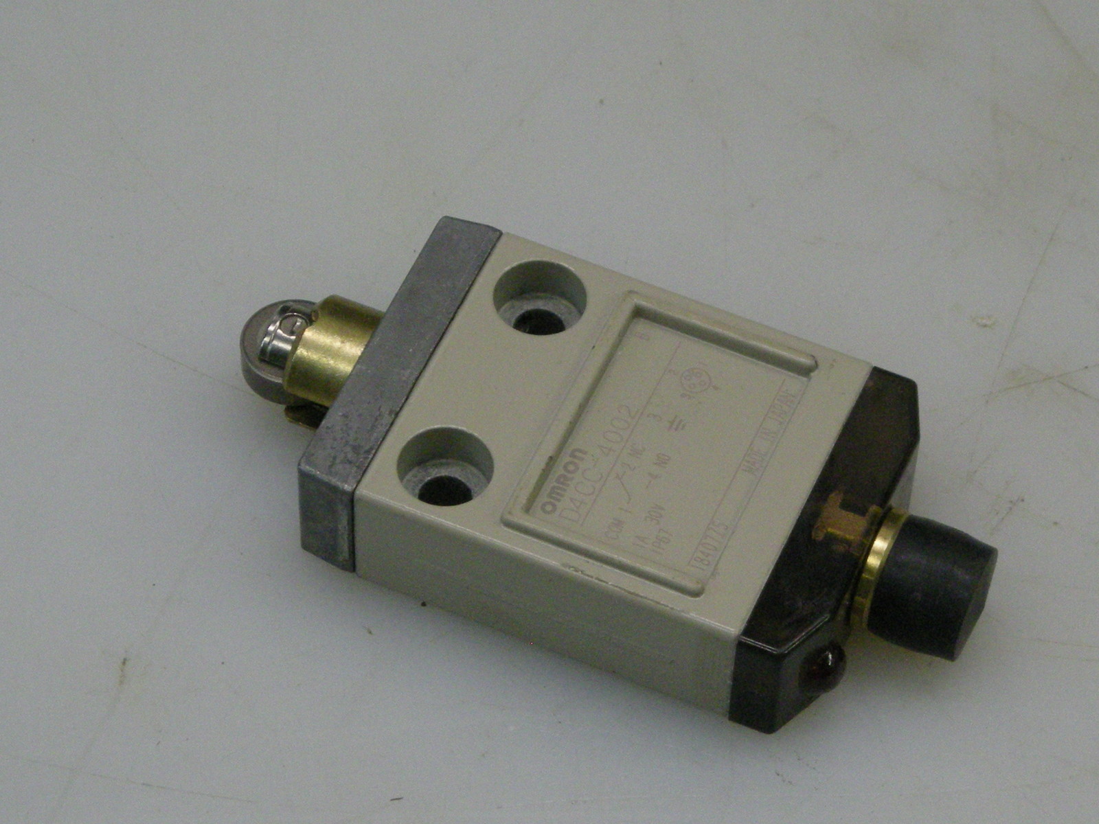 Omron D4CC-4002 Plunger Style Limit Switch SPDT 1A at 30VDC IP67 | eBay