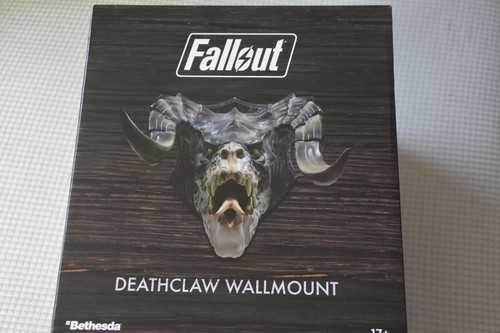 Bethesda Fallout Pip Boy Vault Deathclaw Wallmount Statue Vault Boy ...