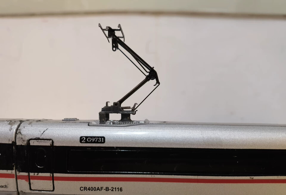 HO Scale Diorama Car Garage Model Train Electric Traction Pantograph ...