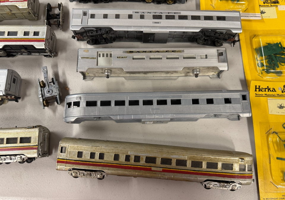HO 1/87 Scale Locomotives, Rolling Stock Cars Bowser+ Lot of 35+ items ...