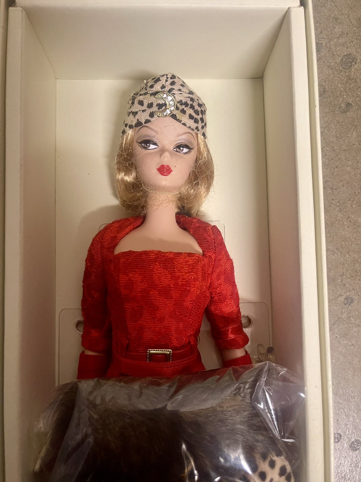 [NEW] NRFB Red Hot Reviews Silkstone Barbie Doll 9,700 WW Gold Label A ...