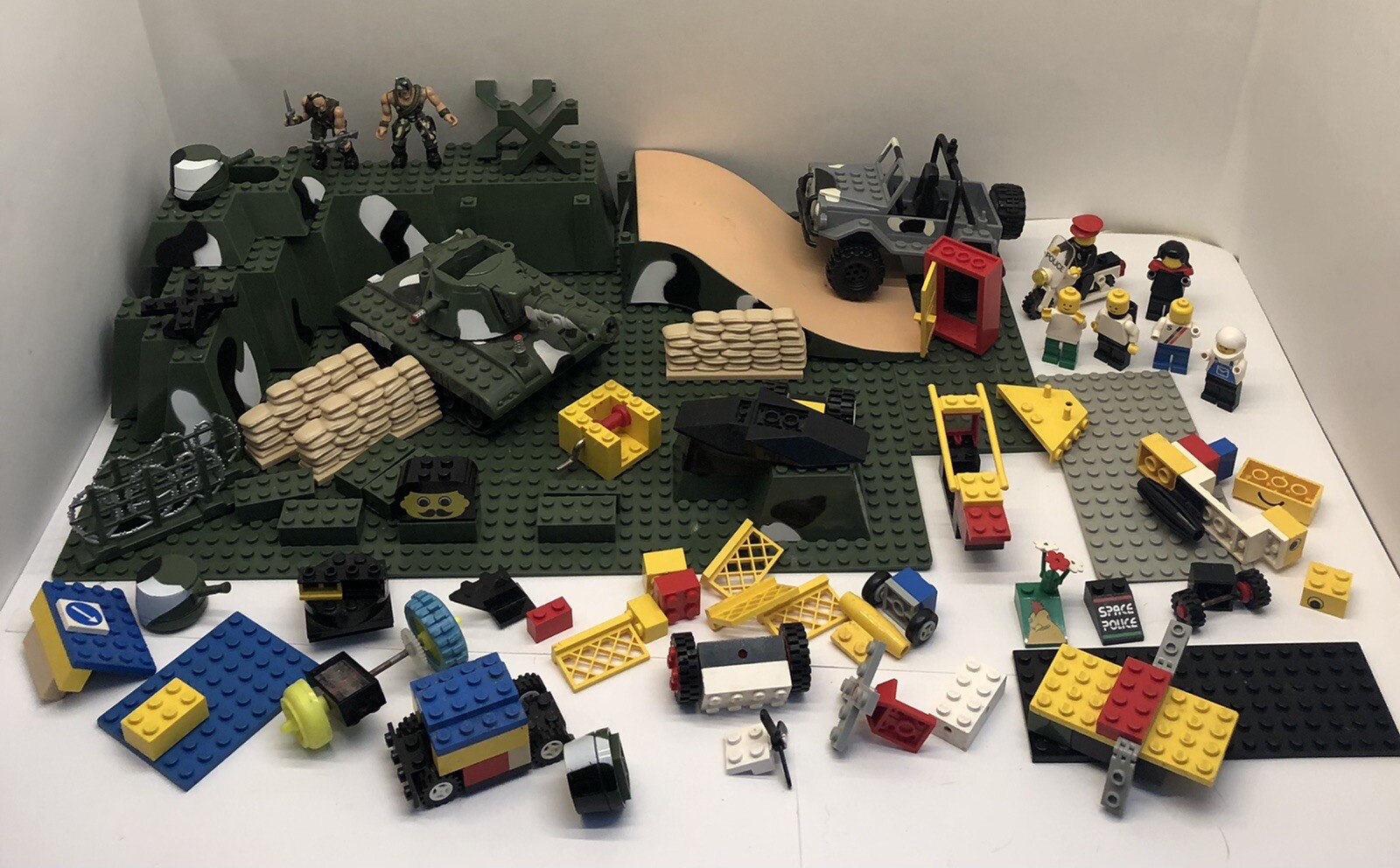 Lego 1998 DSI Bulk Lot /Mini Figure Accessories - Vehicles,Building ...