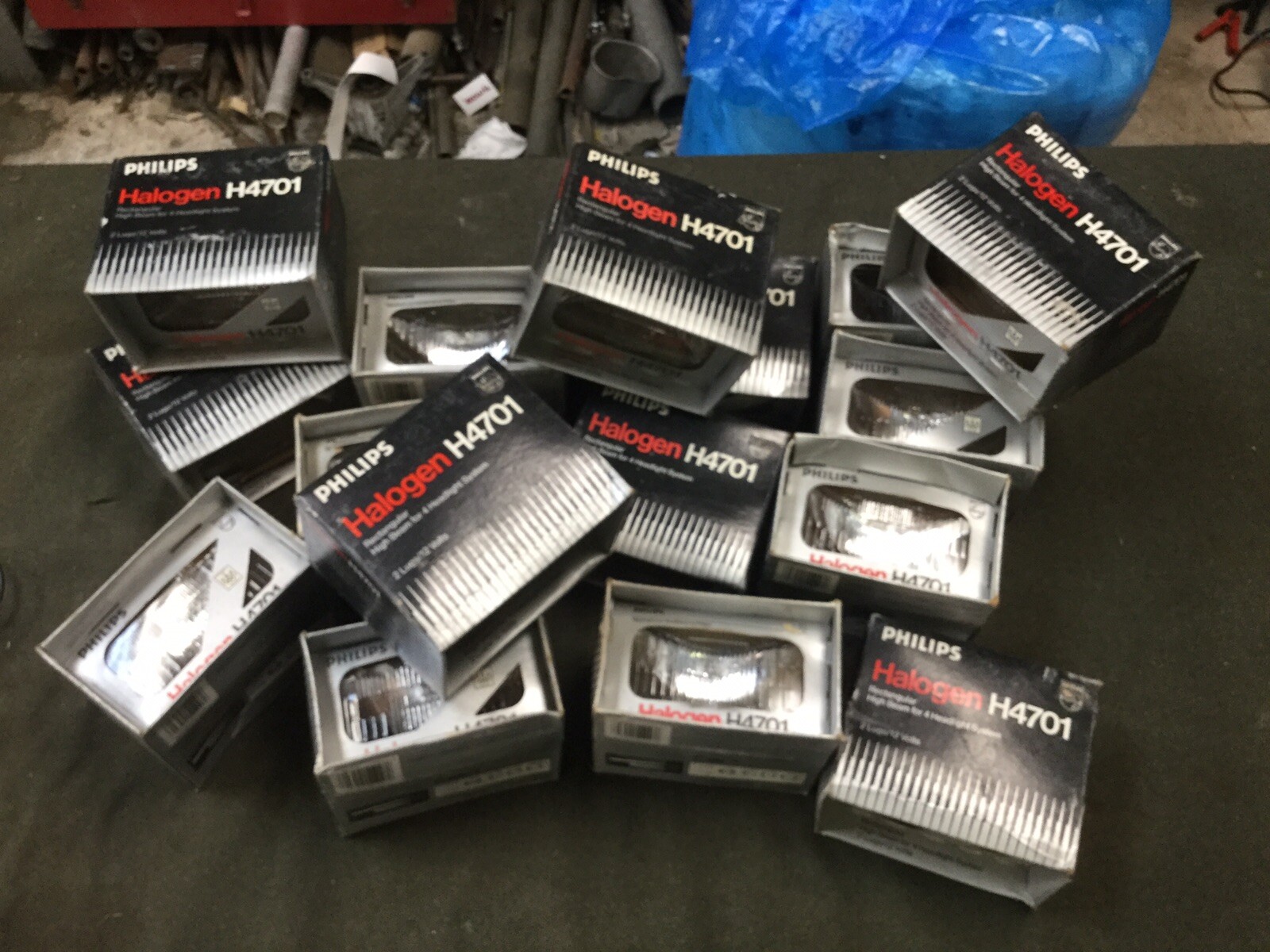 Lot Of 16 Philips Halogen H4701 Headlamp Headlight Headlights | eBay