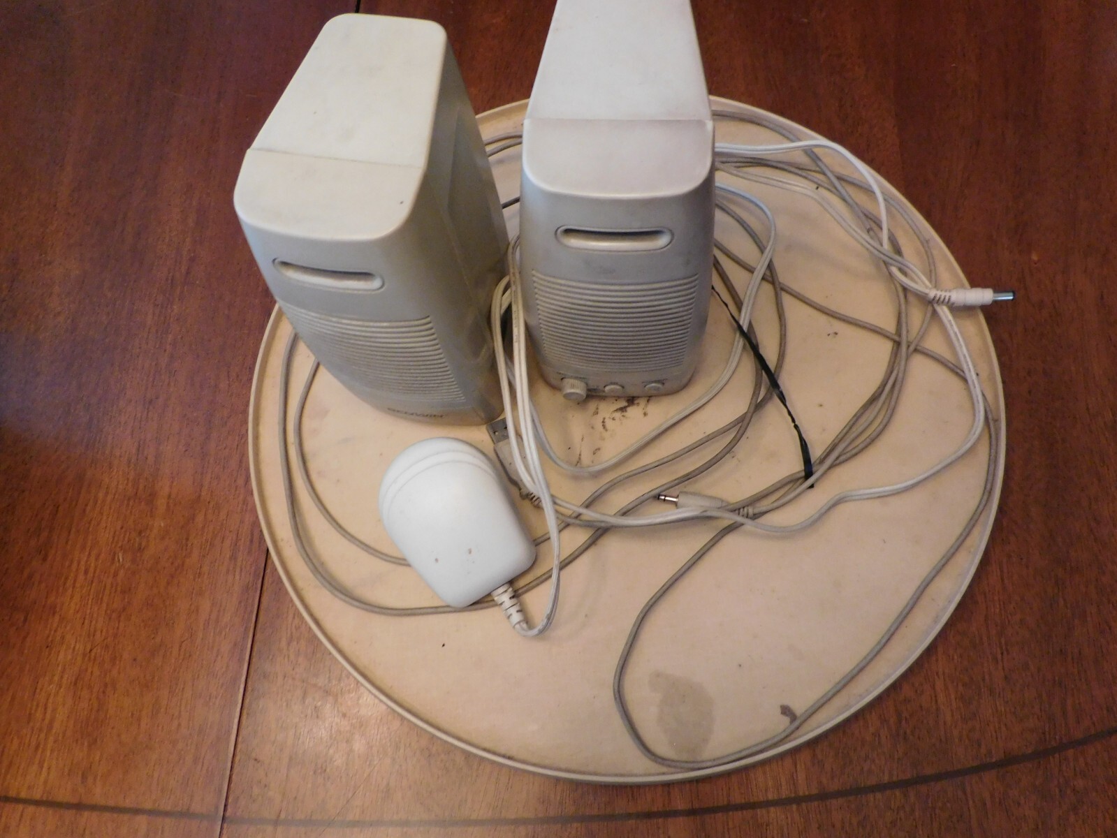 BENWIN DESKTOP SPEAKER SET - 120V/USB/20W - WHITE - SET OF 2 SPEAKERS ...