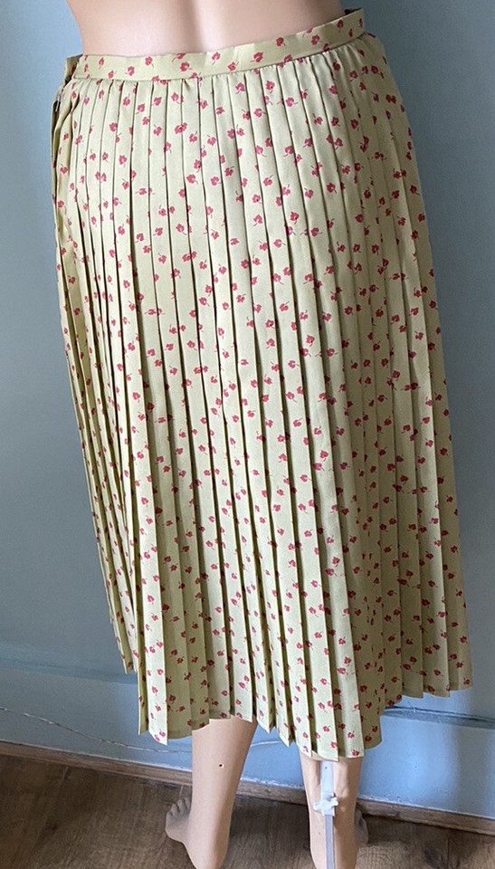 Vintage Dereta Ladies Two Piece Suit Pleat Skirt Small U.K.Size 12 ...