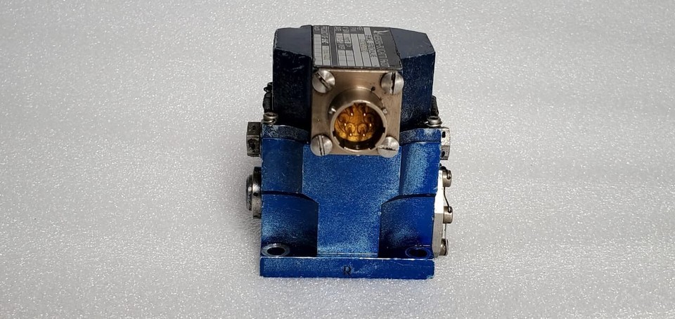 Messier Bugatti F6137 AirBus Brake Servo Valve C20103500 SN 11923 Fluid ...
