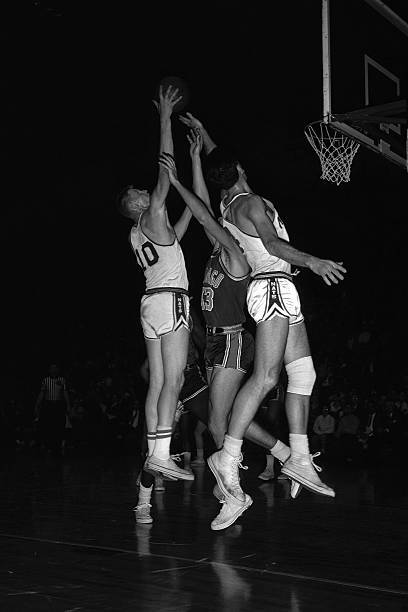 Red Kerr Of The Syracuse Nationals Shoots 1960S Old Basketball Photo 34 ...