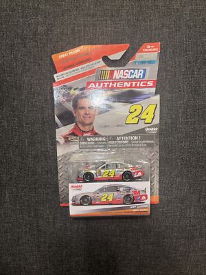 #24 JEFF GORDON - 3M CHEVY SS - NASCAR AUTHENTICS 1:64 CAR w/BOX ...