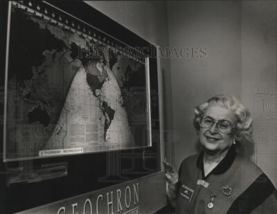 Press Photo Ann Stone in from of World map at Red Mountain Museum ...