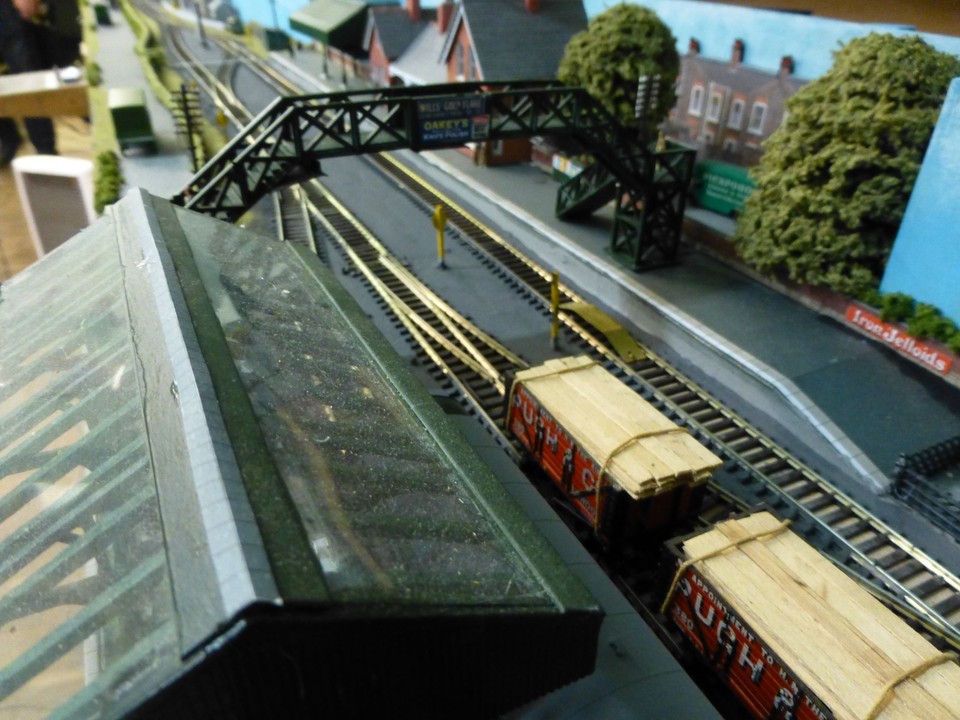 00 gauge 16' excellent standard end to end layout with rolling stock ...