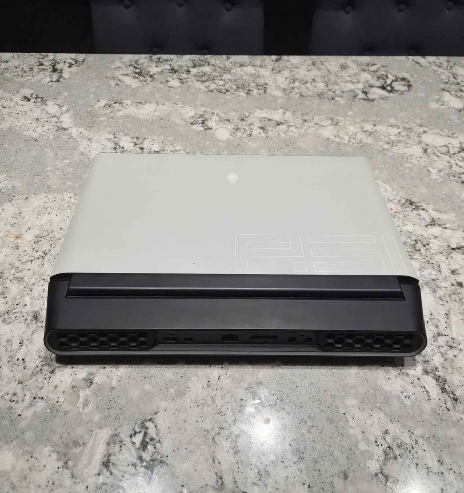 Alienware Area 51m R2 17 in i7-10700K GeForce RTX 2070 Laptop Gaming ...