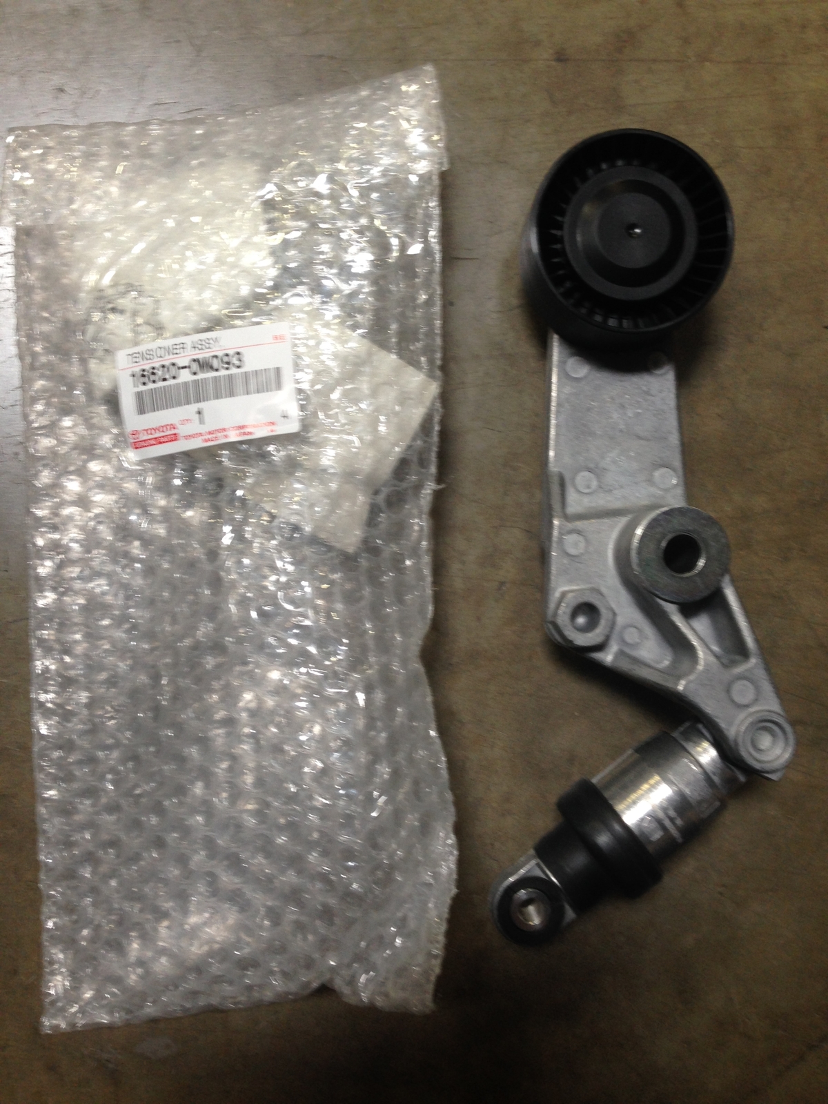Genuine OEM Toyota 16620-0W093 Drive Belt Tensioner Corolla Matrix ...