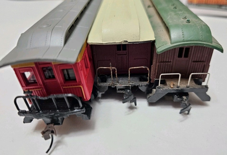 (3) HO Old Time Passenger Cars - RPO, Combine, Coach - ATSF, PRR, CPRR ...